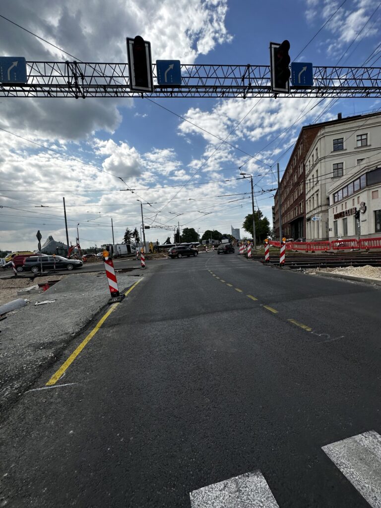 Ģenerāļa Radziņa krastmalas, 13. janvāra ielas un 11. novembra ...